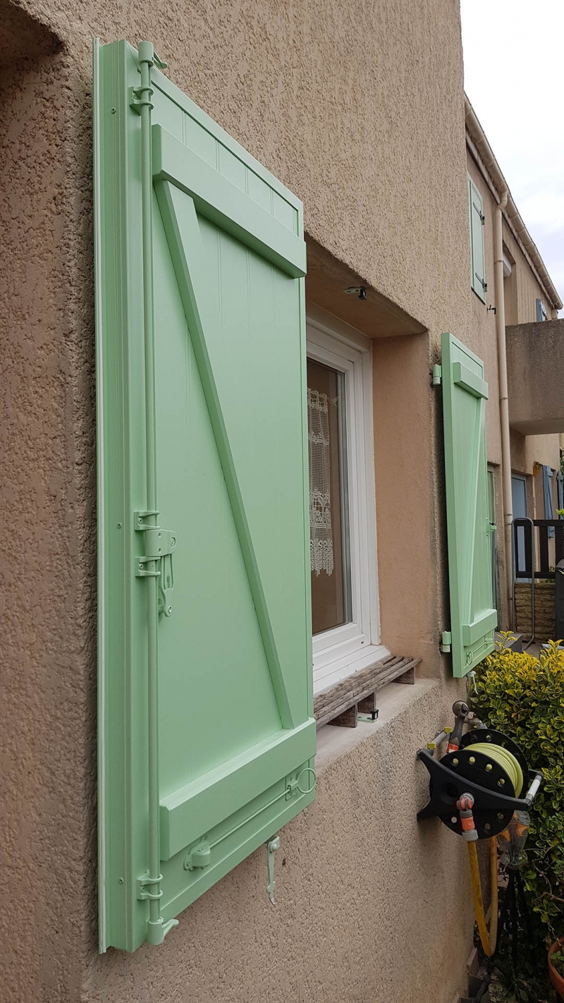 Pose de volets isolants en Aluminium vert à la Bouilladisse. - EB-Design